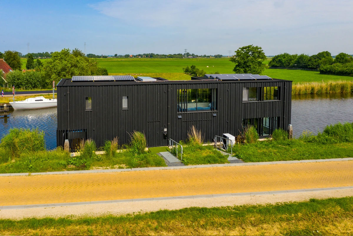 Woonboot in Oostknollendam - Ecohuisje